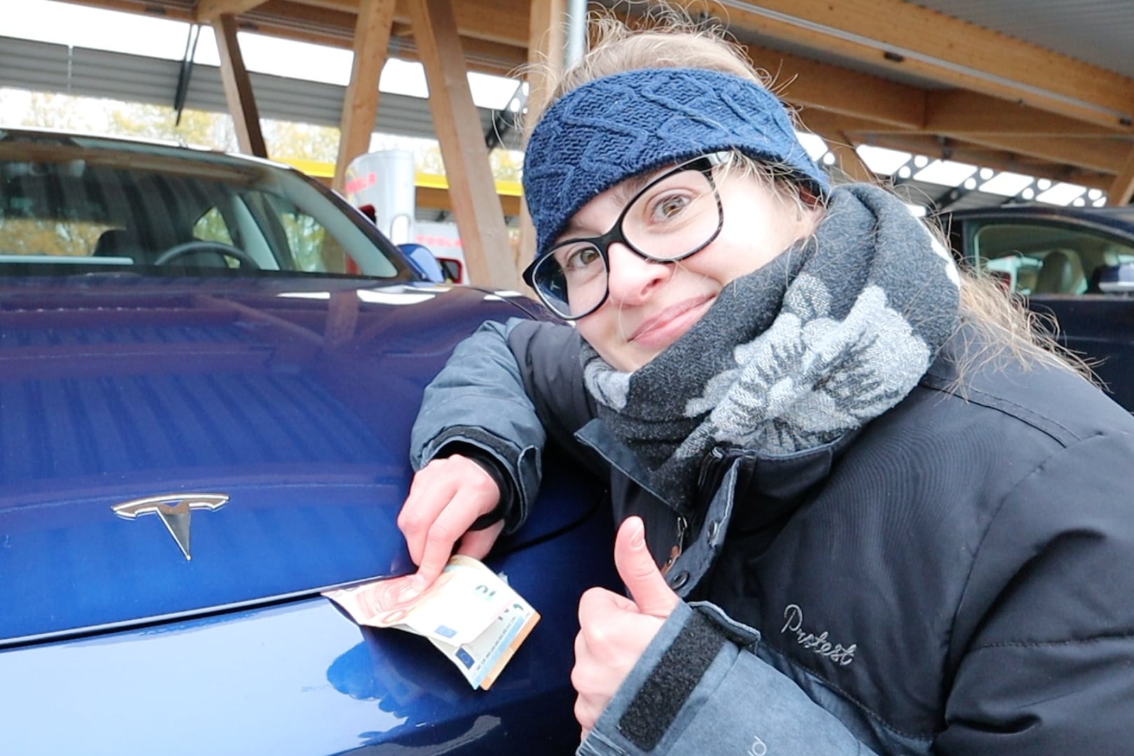 Tesla Full Self Driving Paket ist (fast) nutzlos - Nicole hat es ...